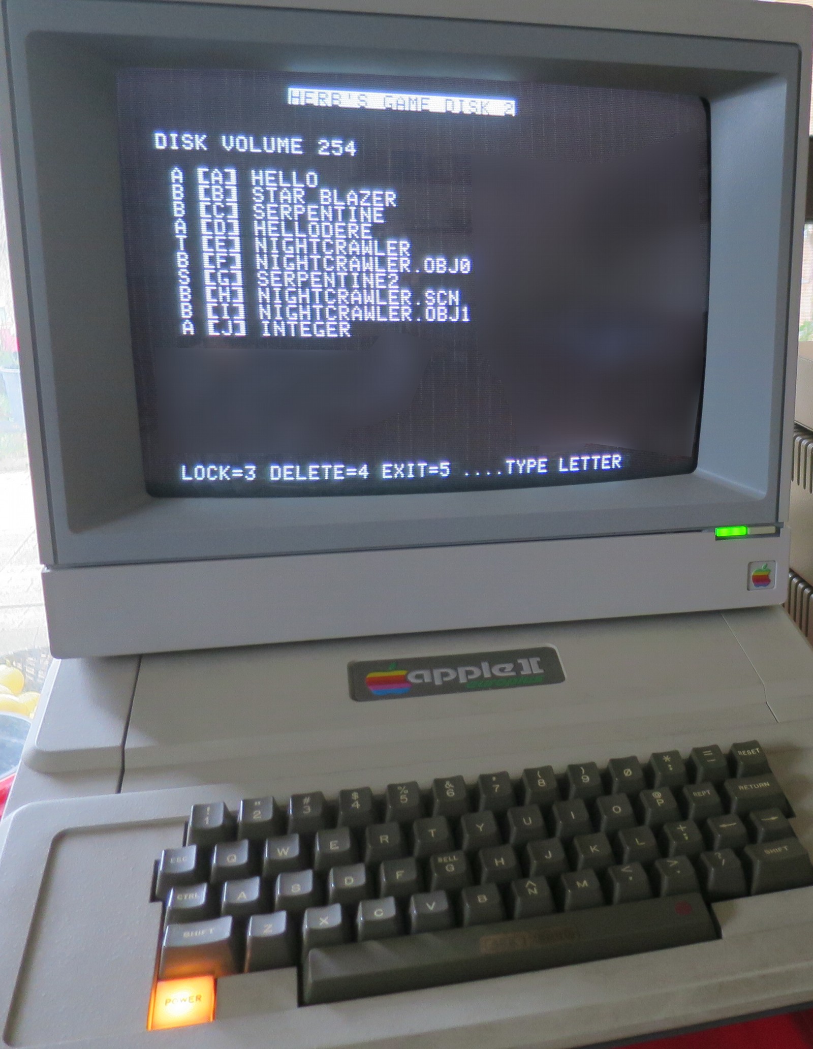 Platinum Apple IIe & AppleColor Monitor - International Varieties