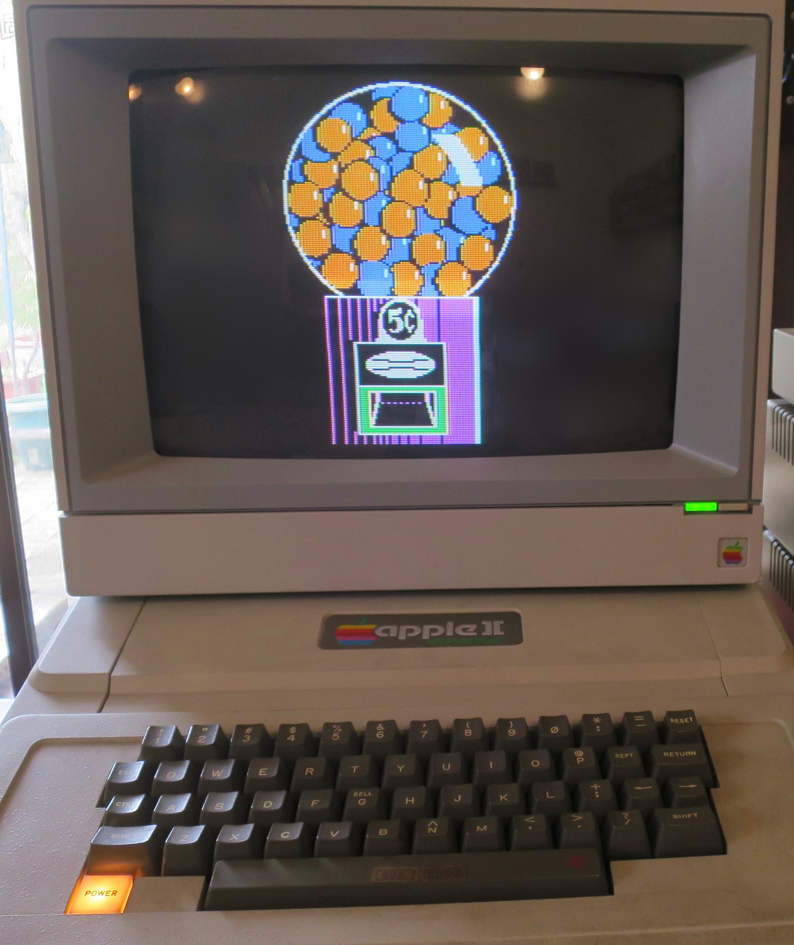 Platinum Apple IIe & AppleColor Monitor - International Varieties