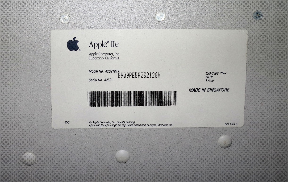 Platinum Apple IIe & AppleColor Monitor - International Varieties