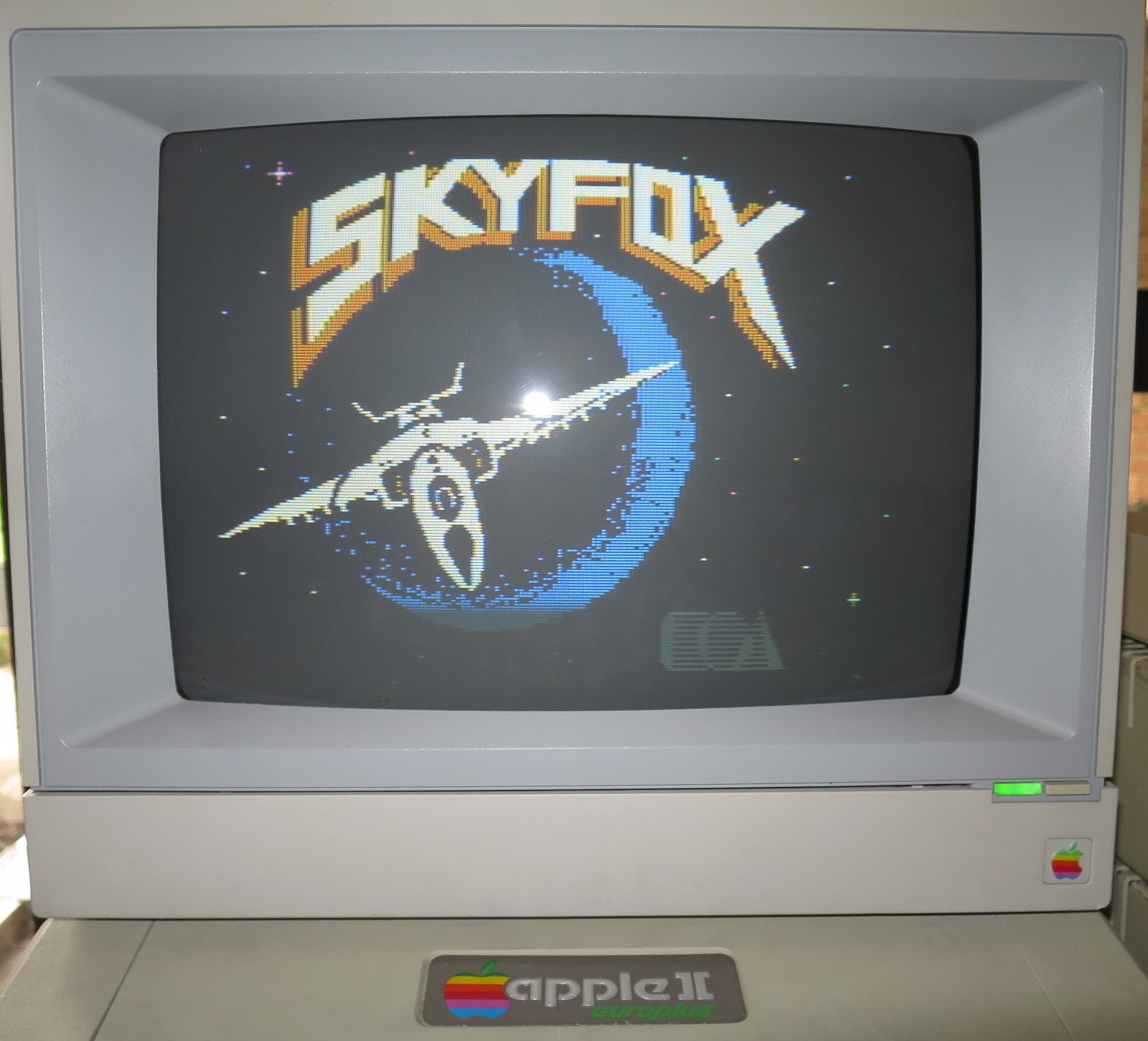 Platinum Apple IIe & AppleColor Monitor - International Varieties